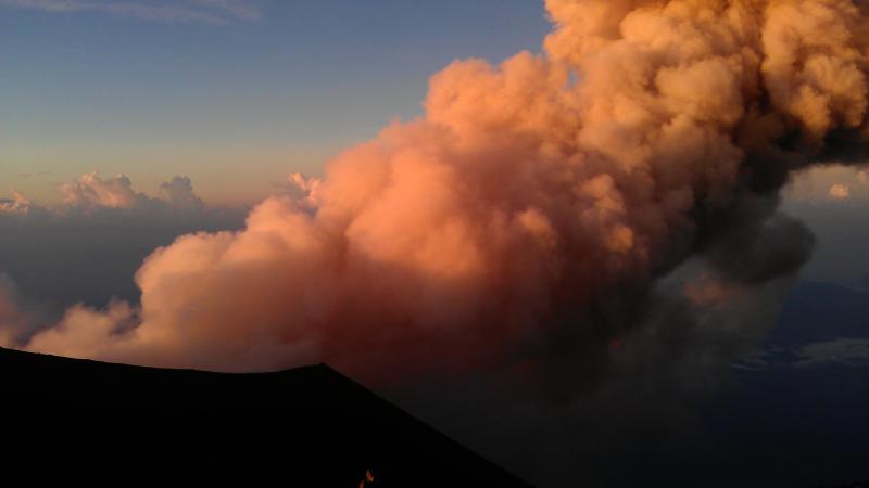 Climb Mount Semeru with Experince Guide with professional Organize